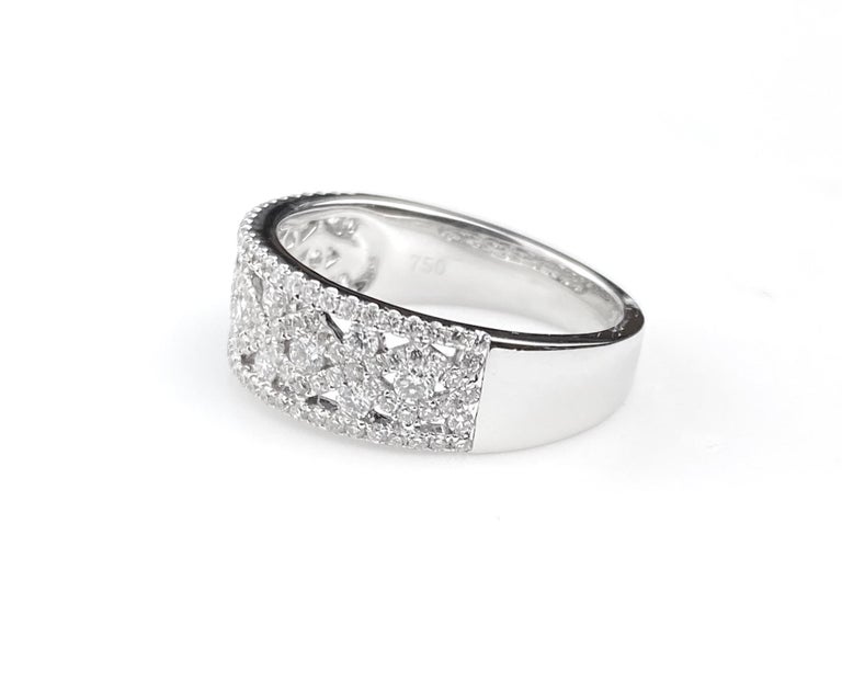 Diamond Right Hand Ring with Patterned Design For Sale at 1stDibs