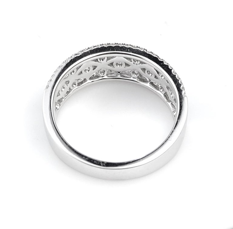 Diamond Right Hand Ring with Patterned Design For Sale at 1stDibs