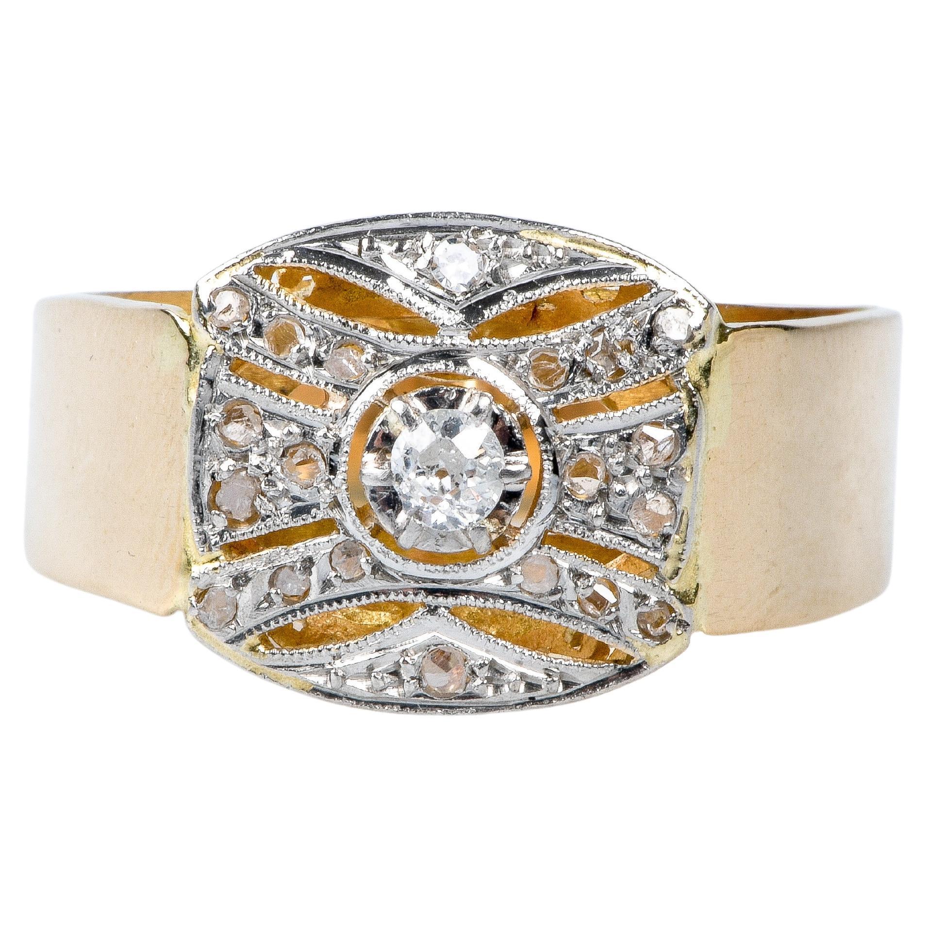 Diamond ring in 18 carat bicolor gold For Sale at 1stDibs