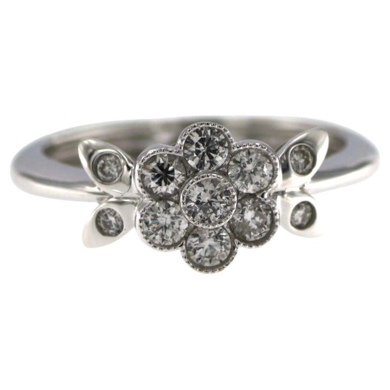Diamond Ring in 18 Karat White Gold For Sale at 1stDibs