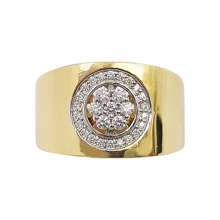 Diamond Ring Set in 18 Karat Gold Settings For Sale at 1stDibs