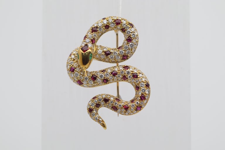 Diamond Ruby Emerald Gold Coiled Snake Brooch For Sale at 1stDibs