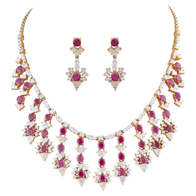 Diamond Ruby Set in 18k gold For Sale at 1stDibs