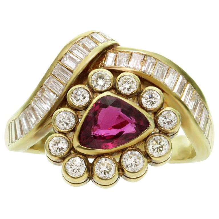 Diamond Ruby Triangle Yellow Gold Ring For Sale at 1stDibs