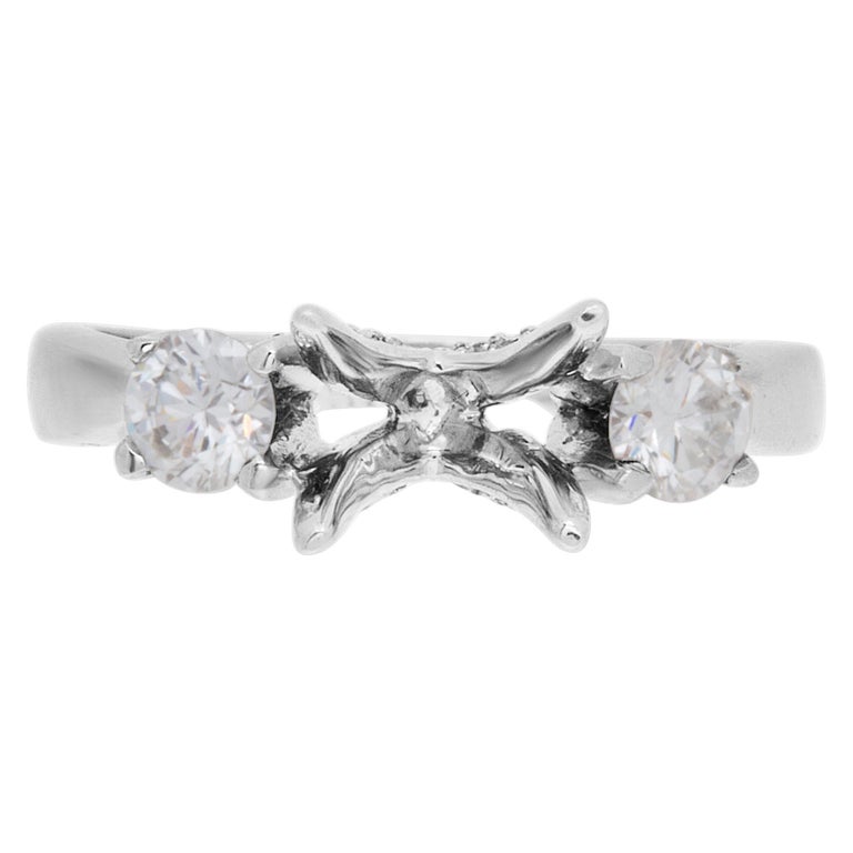 Diamond Setting with 2 Side Diamonds in 18k White Gold For Sale at 1stDibs