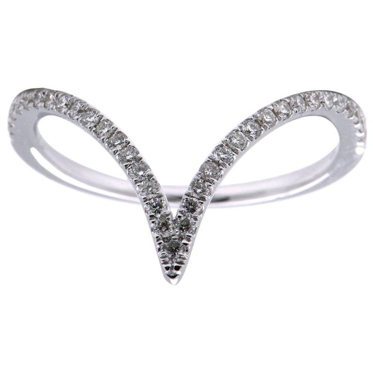 Diamond "V" Ring For Sale at 1stDibs
