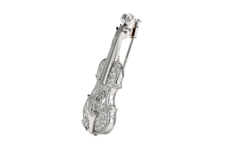 Diamond Violin Pin in 18 Karat Gold For Sale at 1stDibs
