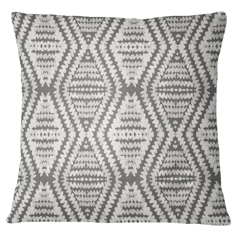 Diamond Wave Polyester Throw Pillows Set of 2 in Cream For Sale at 1stDibs