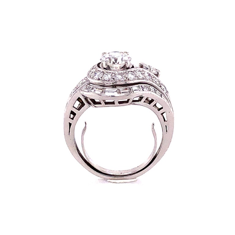 Unique Diamond Cocktail Ring in 18 Karat White Gold For Sale at 1stDibs