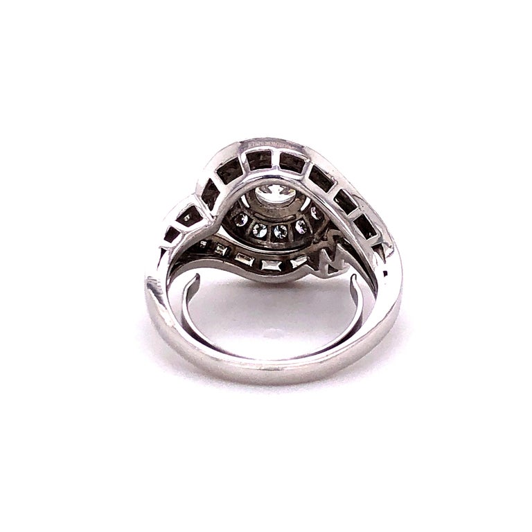 Unique Diamond Cocktail Ring in 18 Karat White Gold For Sale at 1stDibs