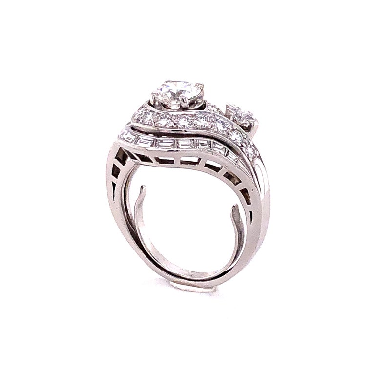 Unique Diamond Cocktail Ring in 18 Karat White Gold For Sale at 1stDibs