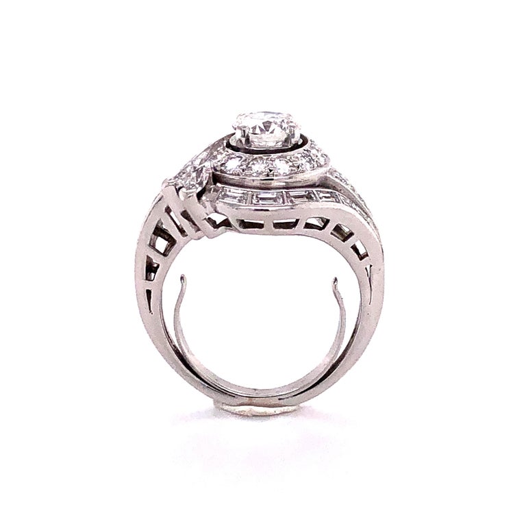 Unique Diamond Cocktail Ring in 18 Karat White Gold For Sale at 1stDibs