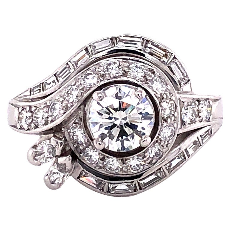 Unique Diamond Cocktail Ring in 18 Karat White Gold For Sale at 1stDibs