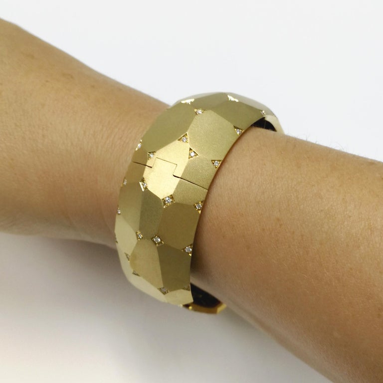 Diamonds 18 Karat Yellow Matte Gold Geometry Small Bracelet For Sale at 1stDibs