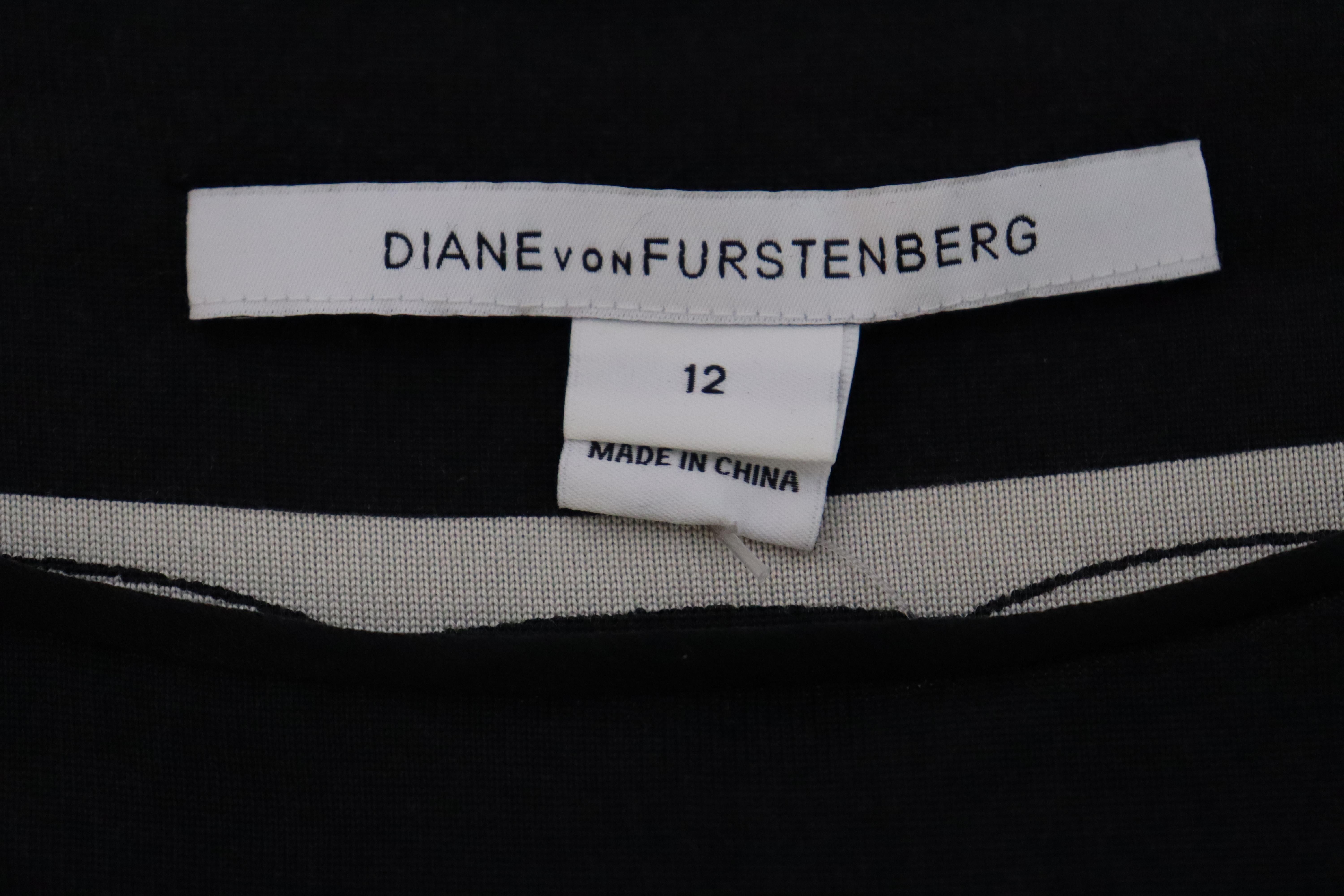Diane Von Furstenberg Black and White T-shirt Dress with Chain Pattern ...