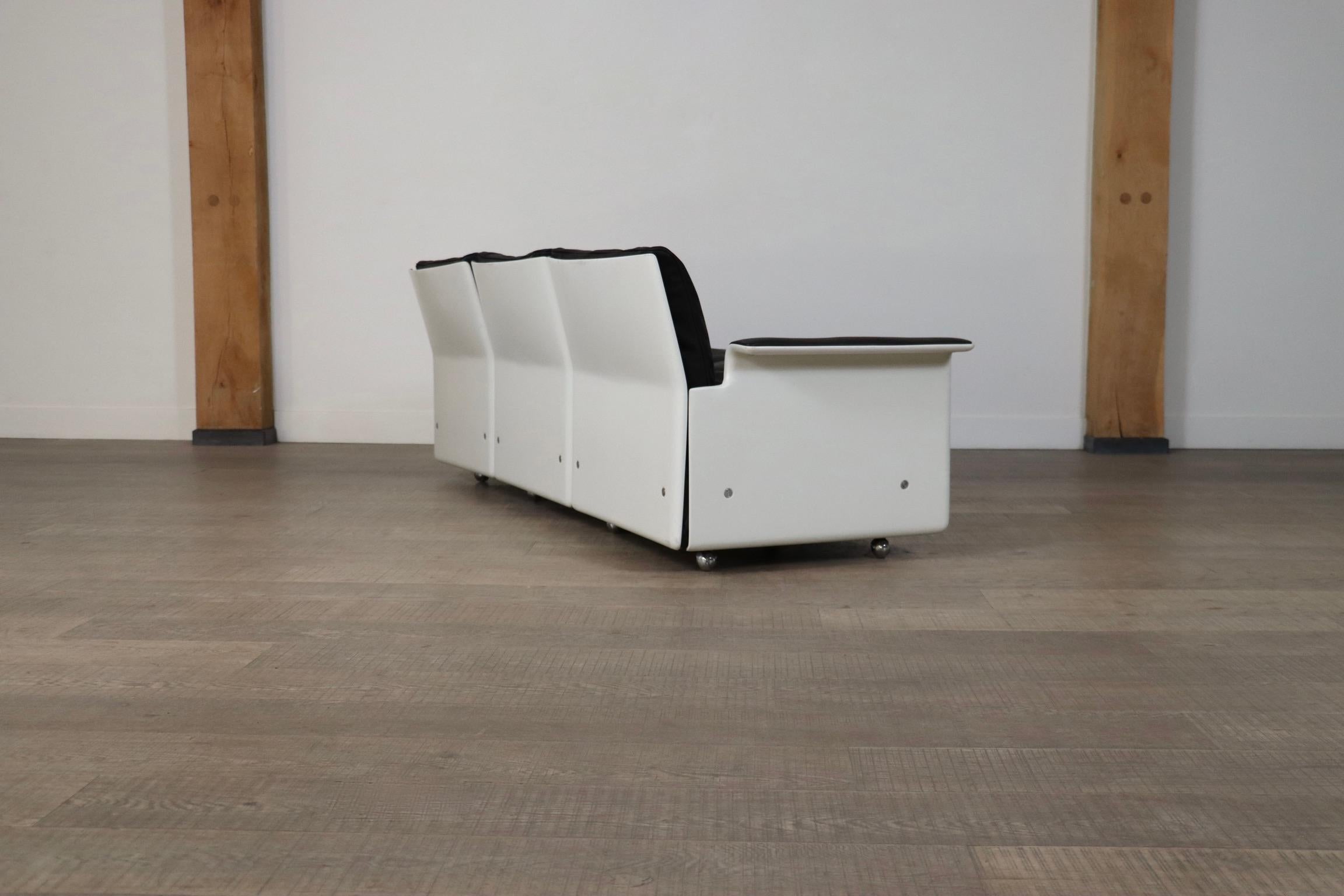 Dieter Rams Model 620 three Seater Sofa in black Leather For Vitsoe ...