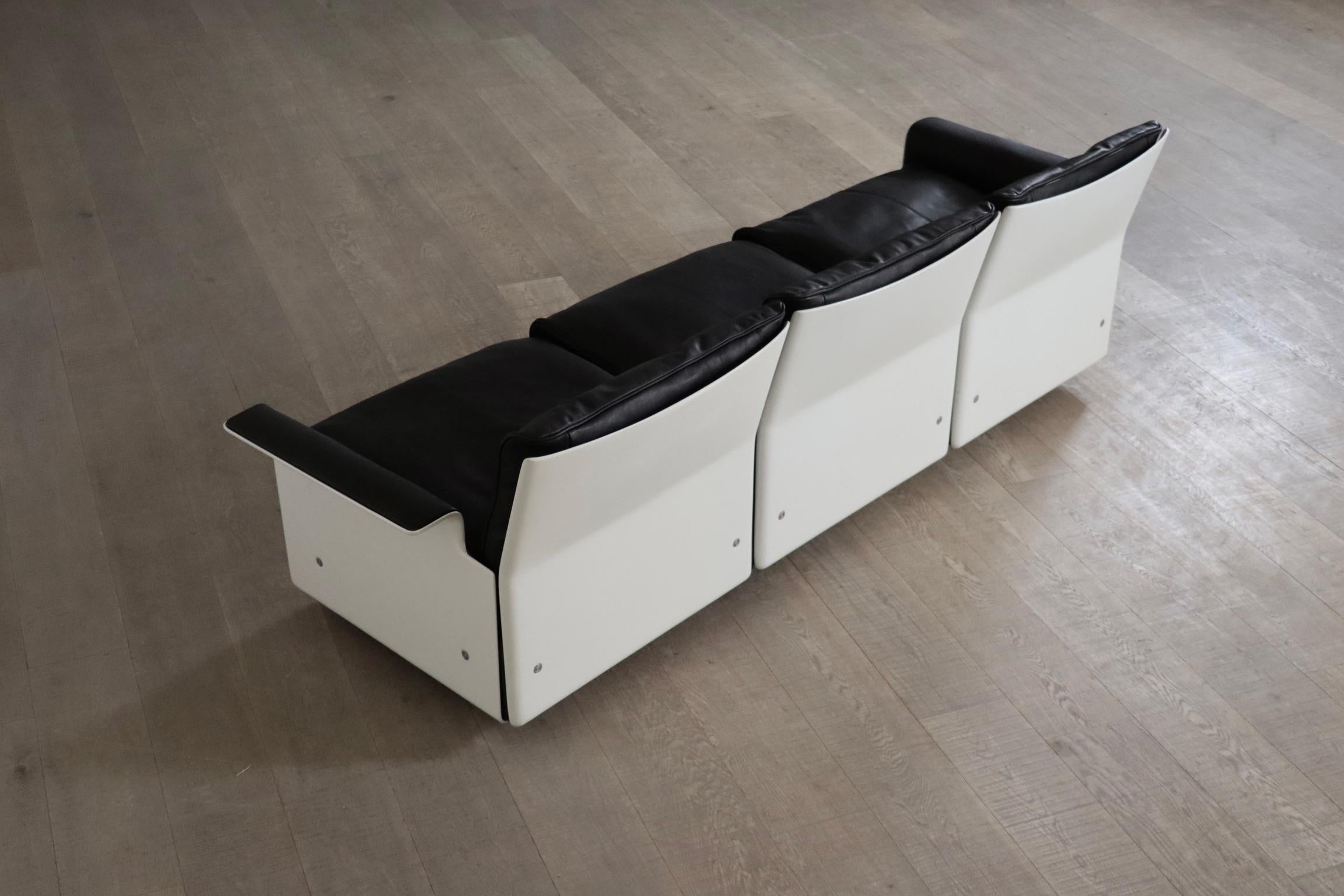 Dieter Rams Model 620 three Seater Sofa in black Leather For Vitsoe ...