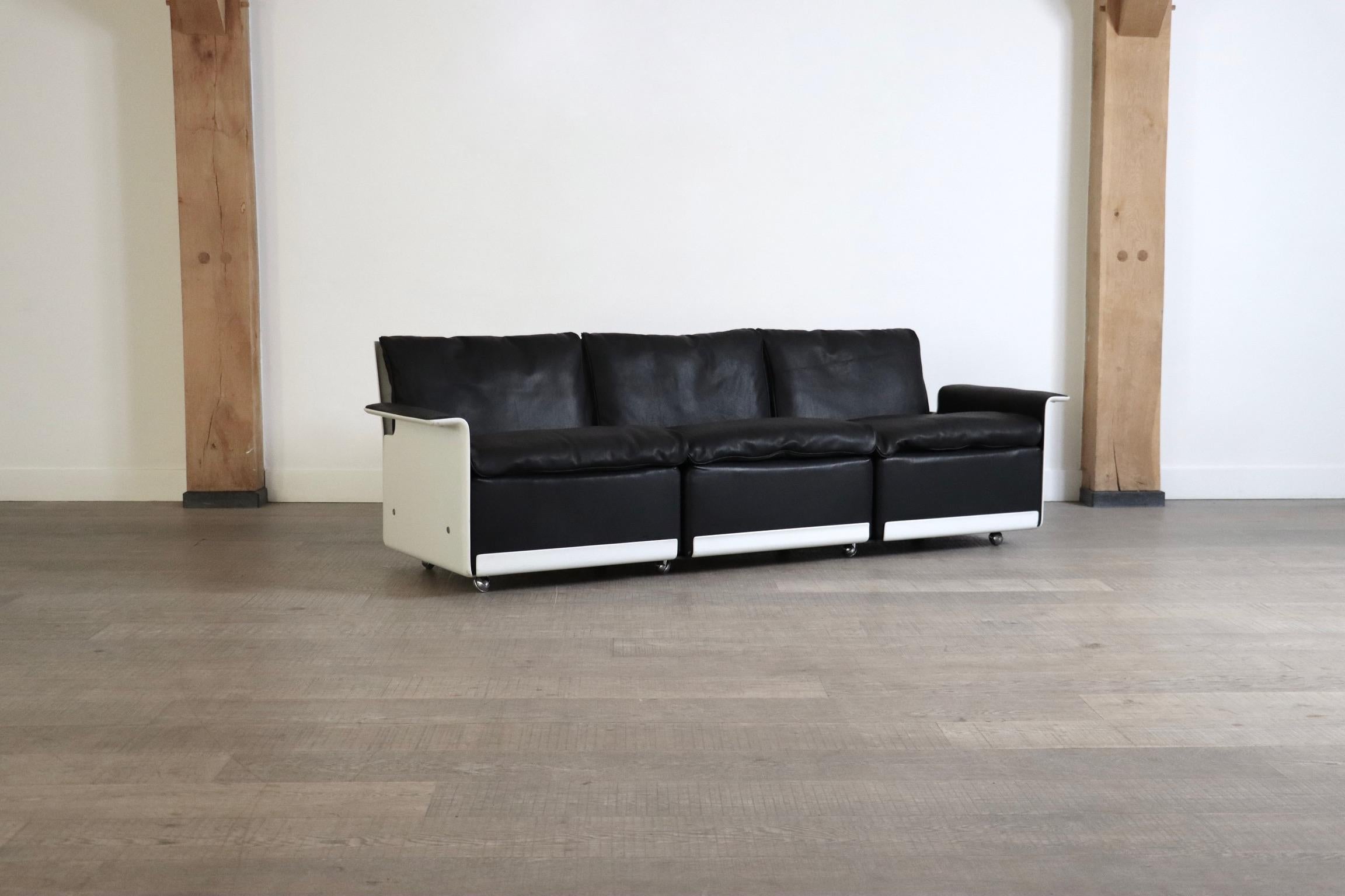 Dieter Rams Model 620 three Seater Sofa in black Leather For Vitsoe ...