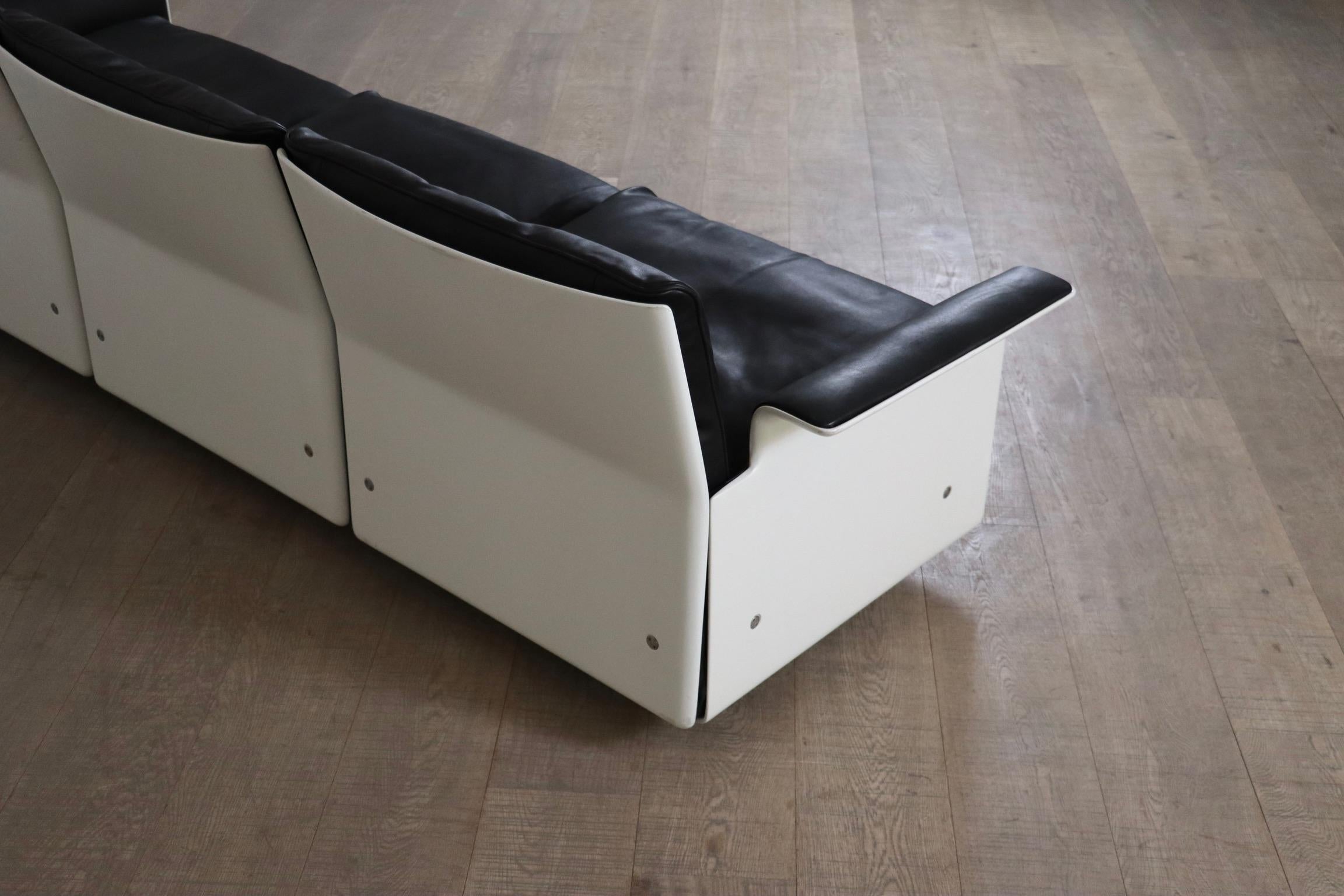 Dieter Rams Model 620 three Seater Sofa in black Leather For Vitsoe ...