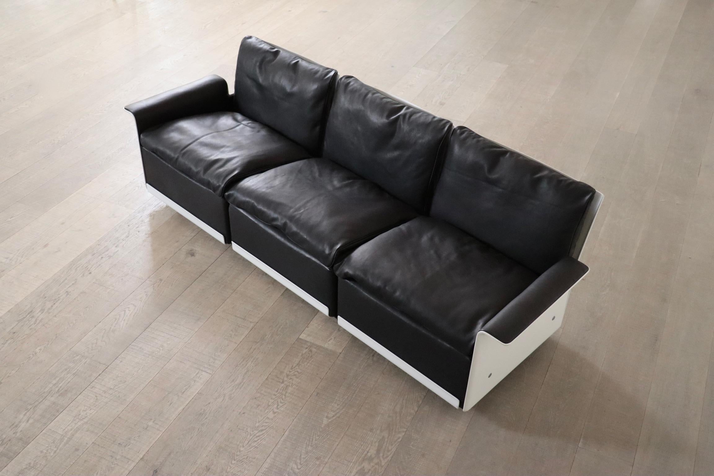 Dieter Rams Model 620 three Seater Sofa in black Leather For Vitsoe ...