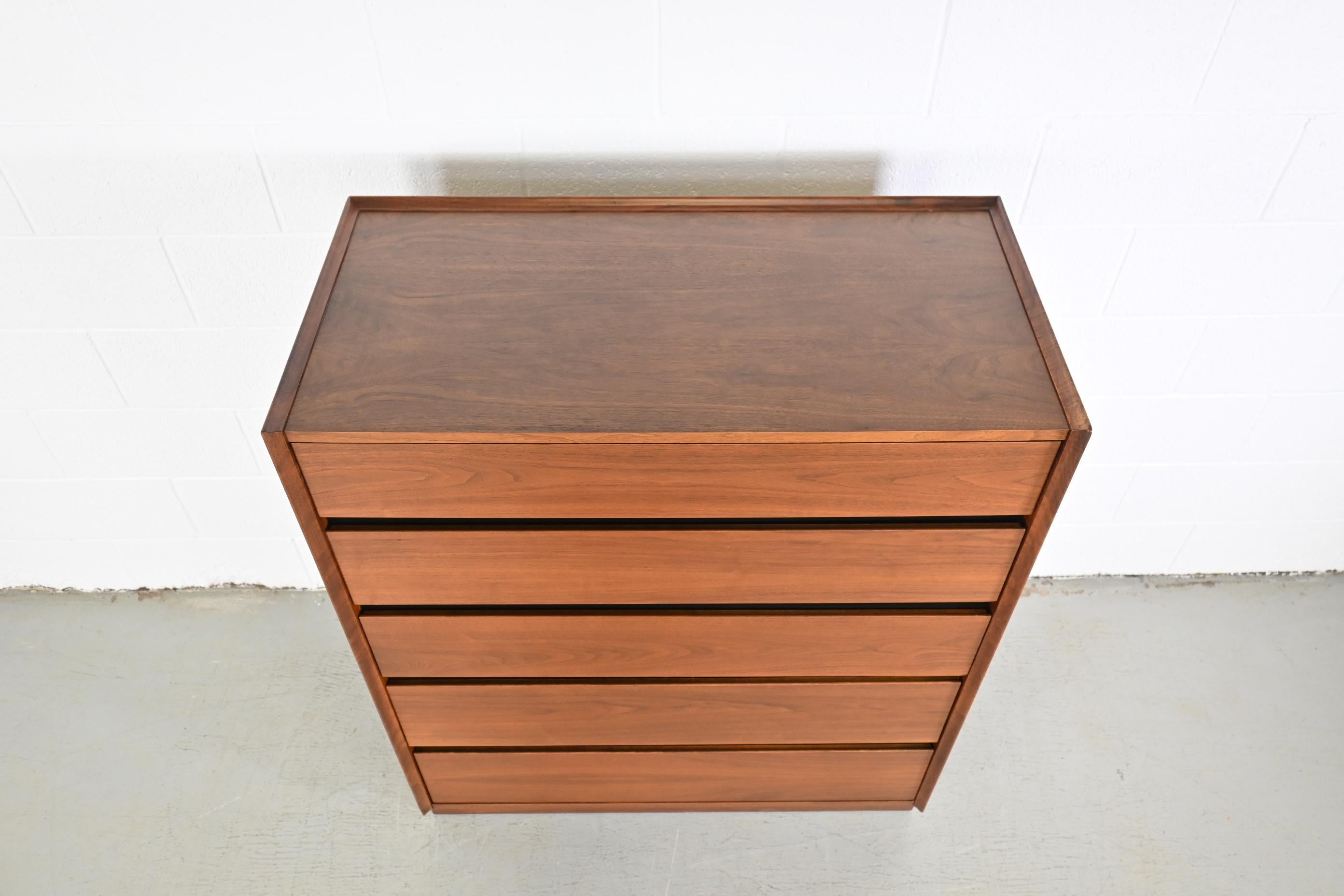 Dillingham Mid-Century Modern Walnut Highboy Dresser For Sale at 1stDibs