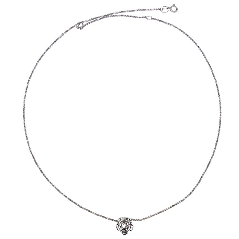 Dilys' Blooming Rose Diamond Necklace in 18K White Gold For Sale at 1stDibs