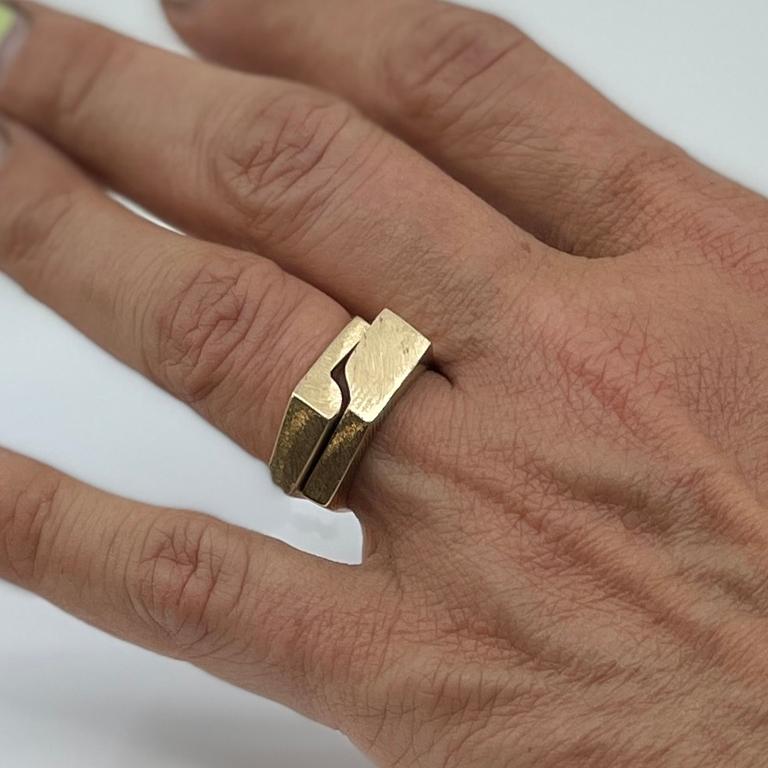Dina González Mascaró "pair" ring in 18K yellow gold limited edition ...