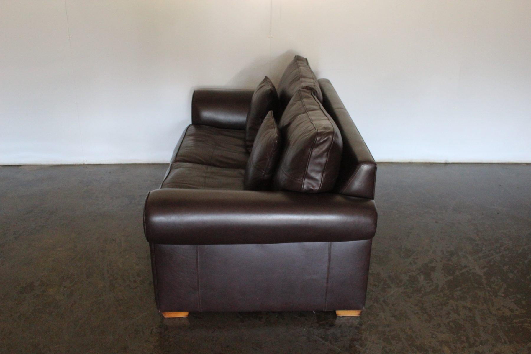 Divine Duresta “Garrick” 2.5-Seat Sofa in Dark Brown Leather For Sale ...