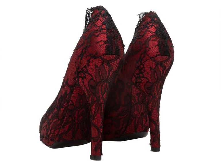 Dolce and Gabbana Red and Black Satin and Lace Pumps For Sale at 1stDibs