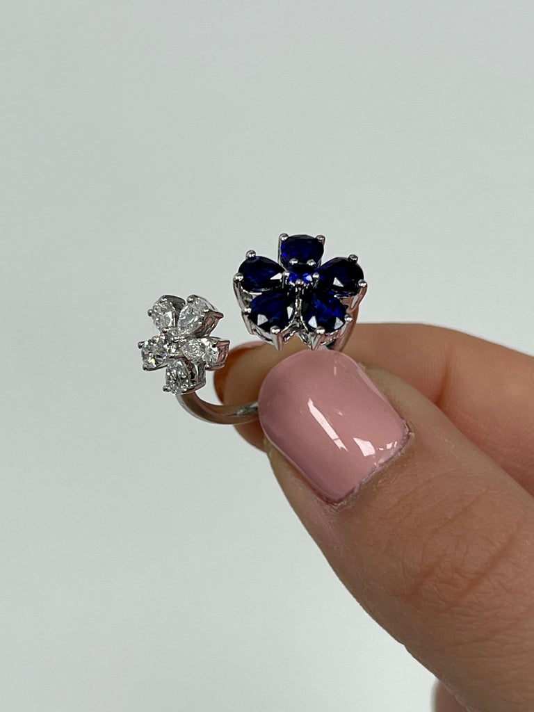 Double Flower Diamond and Sapphire Ring For Sale at 1stDibs