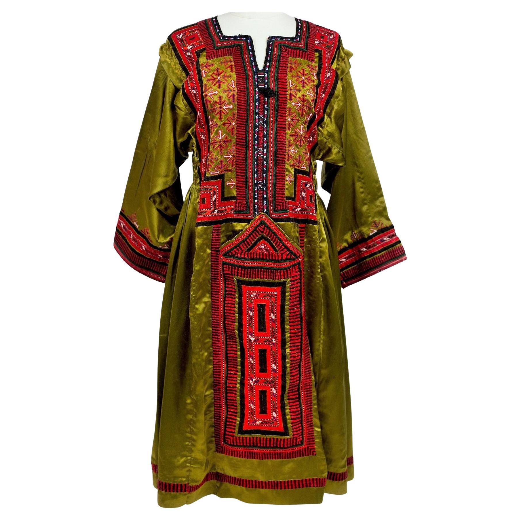 Vintage 1950's Beaded Marigold and Red Floral Print Cotton Shelf-Bust ...