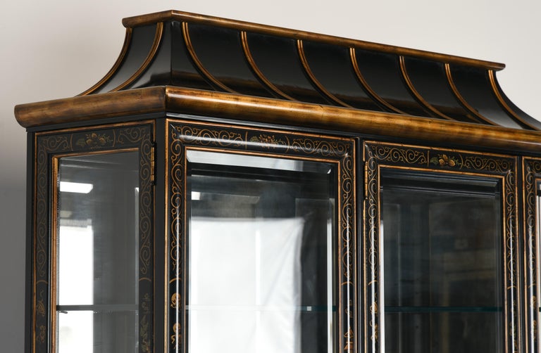Drexel Heritage Display Cabinet, 1980s For Sale at 1stDibs