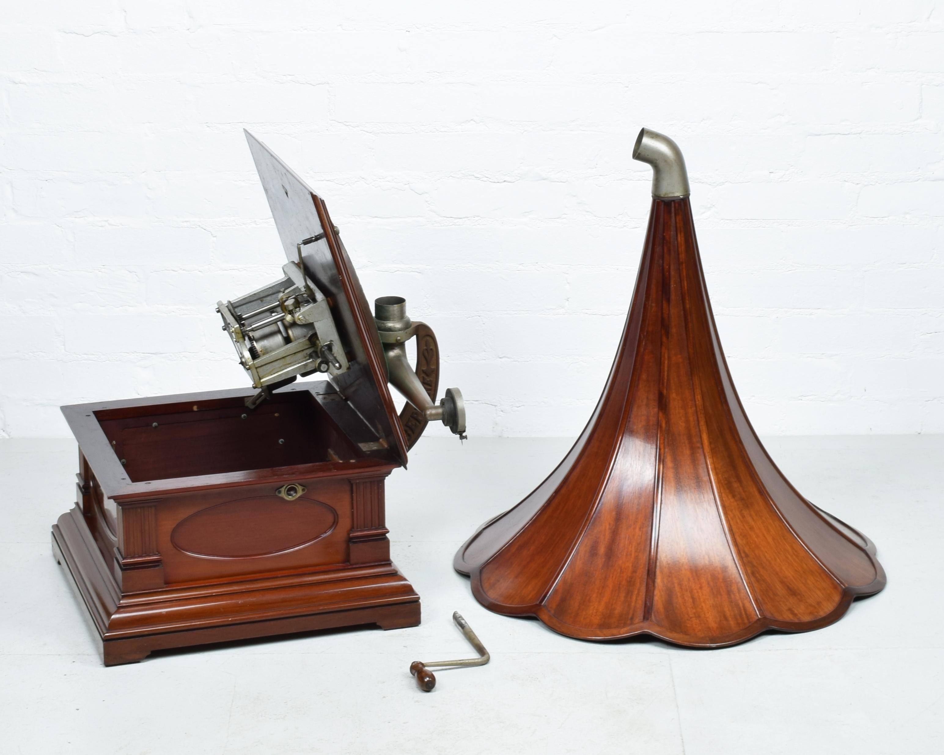 Dulcephone horn gramophone c. 1910. Wooden horn, large, magnificent ...