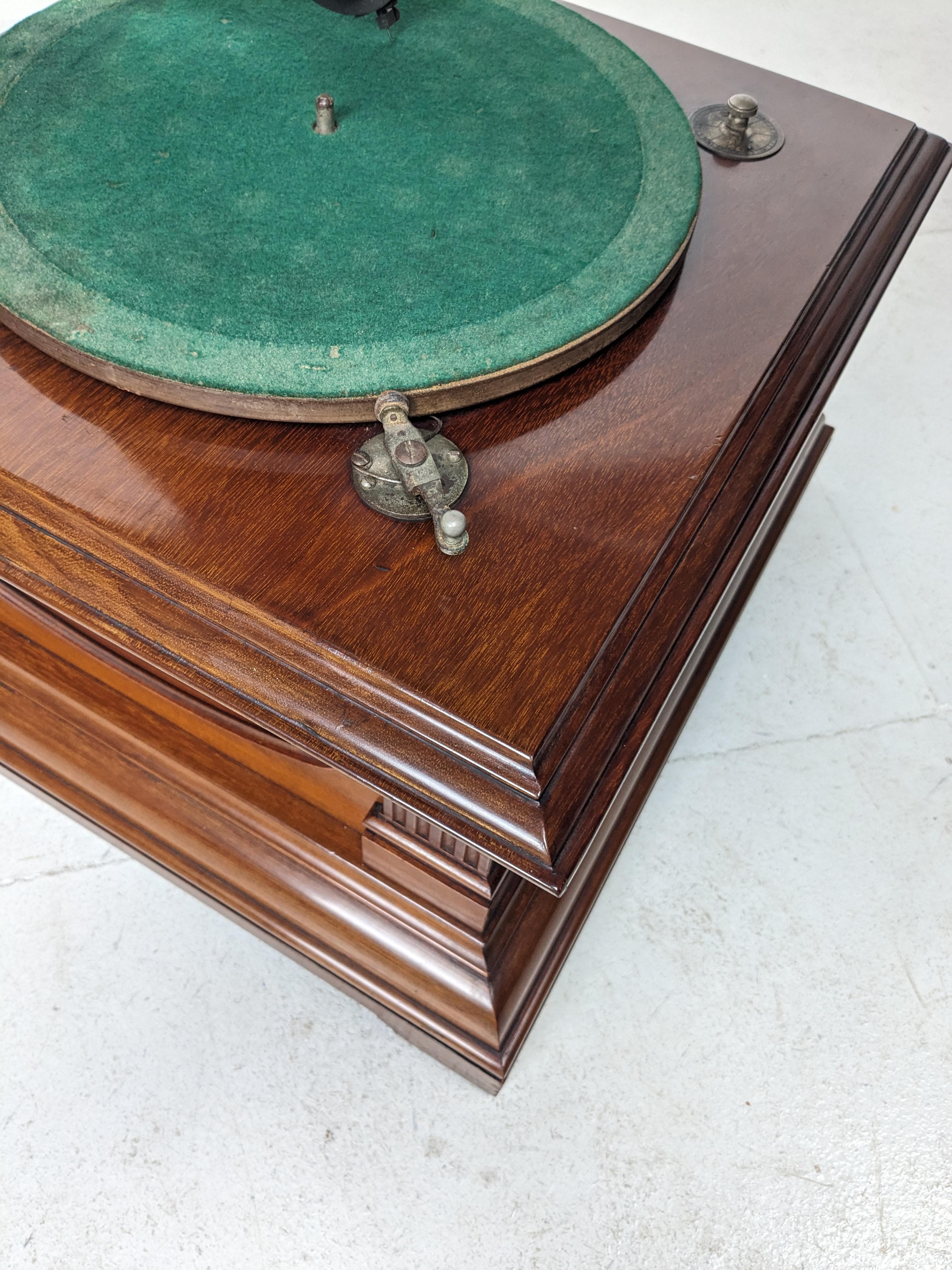 Dulcephone horn gramophone c. 1910. Wooden horn, large, magnificent ...