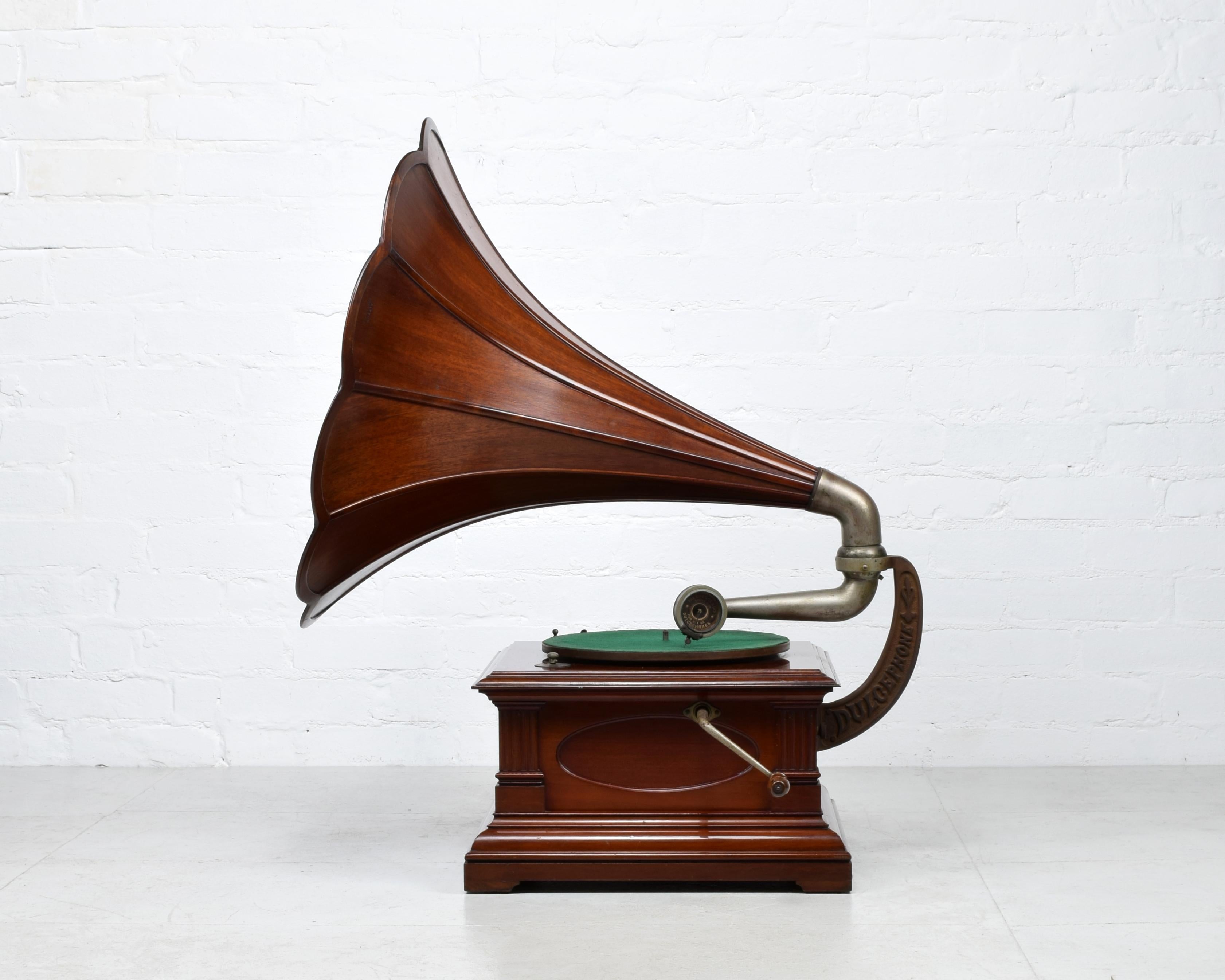 Dulcephone horn gramophone c. 1910. Wooden horn, large, magnificent phonograph For Sale at 1stDibs