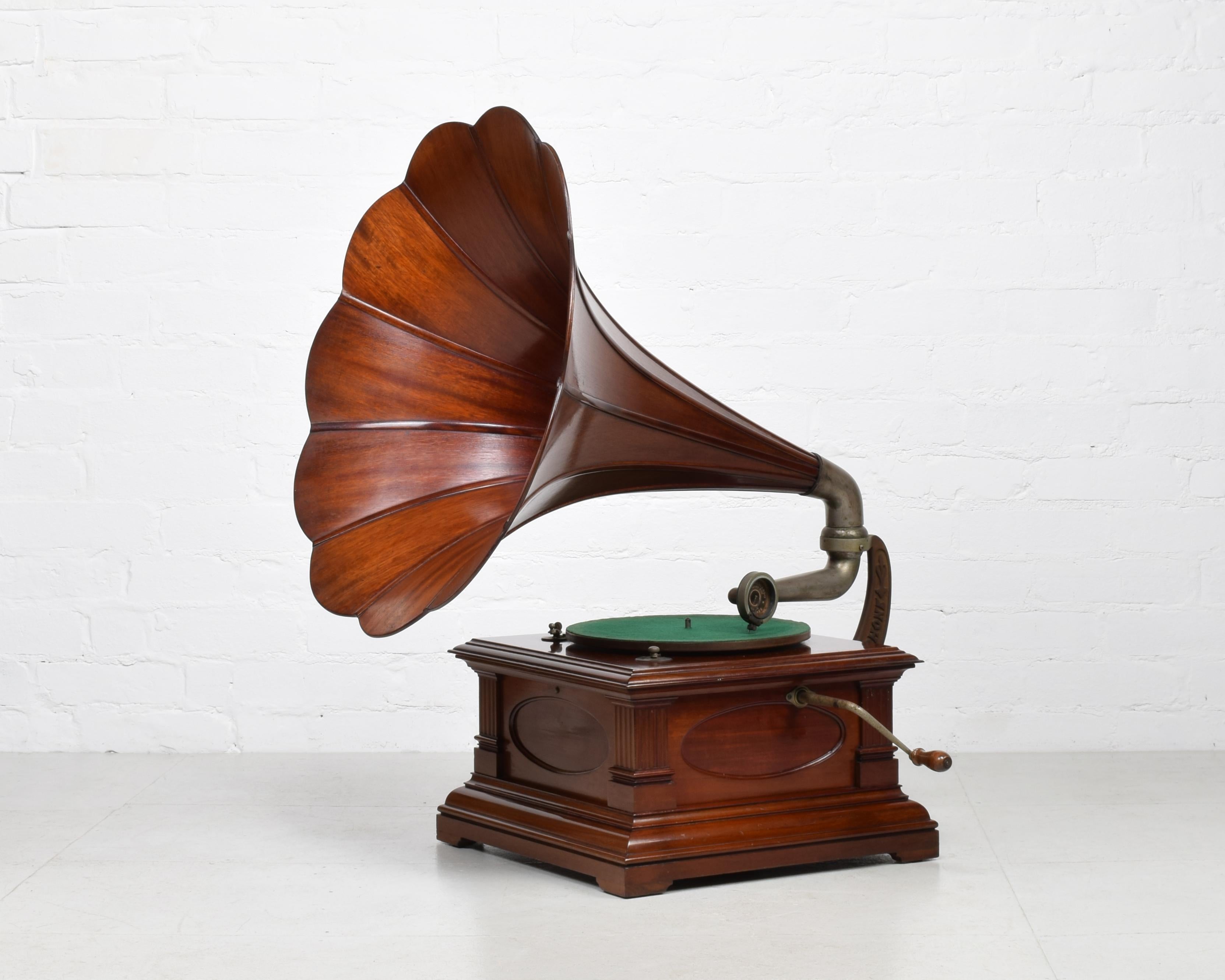 Dulcephone horn gramophone c. 1910. Wooden horn, large, magnificent ...