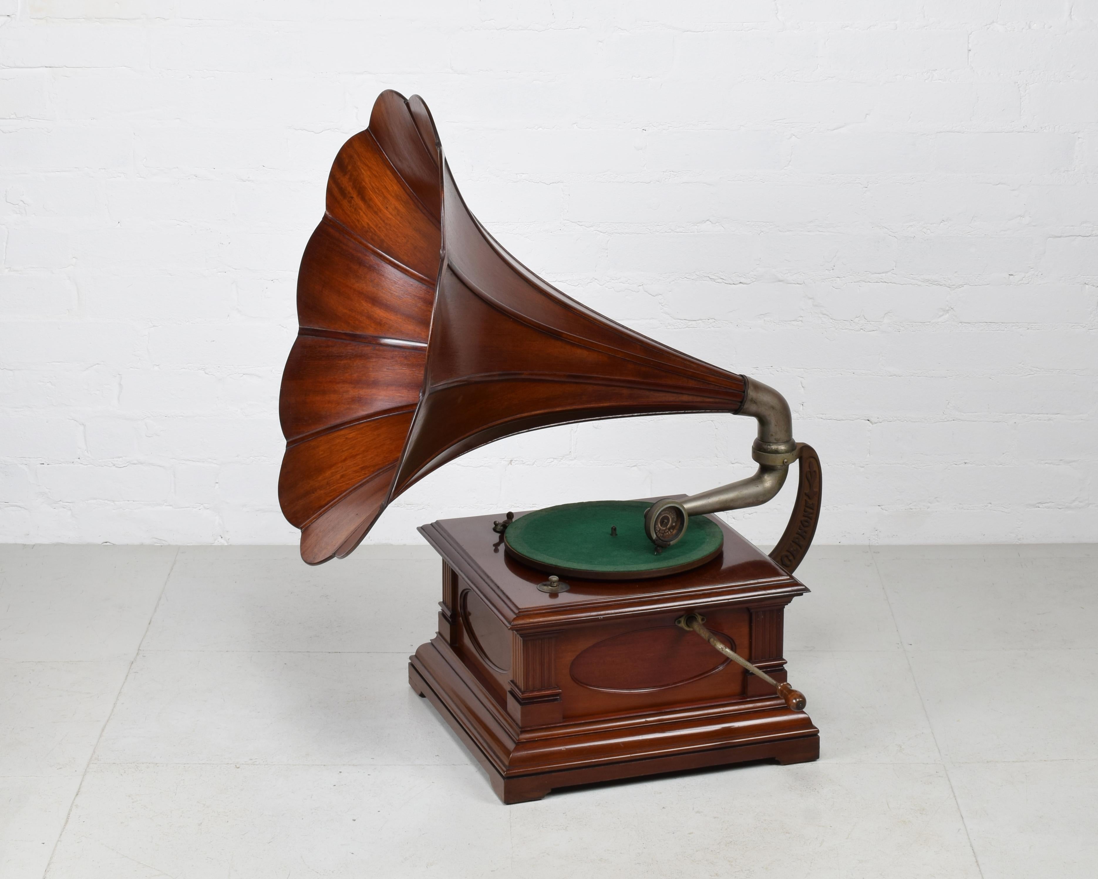 Dulcephone horn gramophone c. 1910. Wooden horn, large, magnificent ...