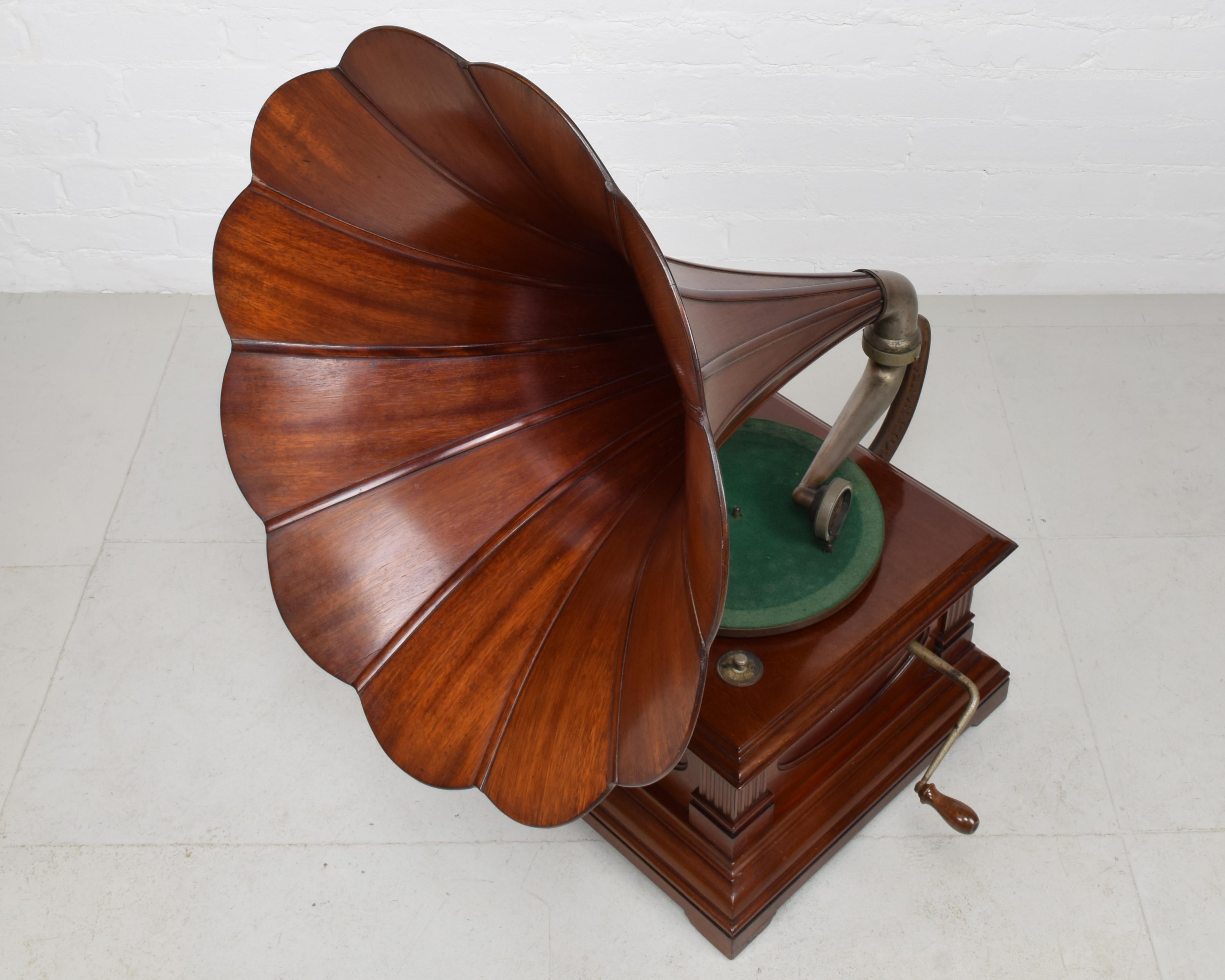 Dulcephone horn gramophone c. 1910. Wooden horn, large, magnificent ...