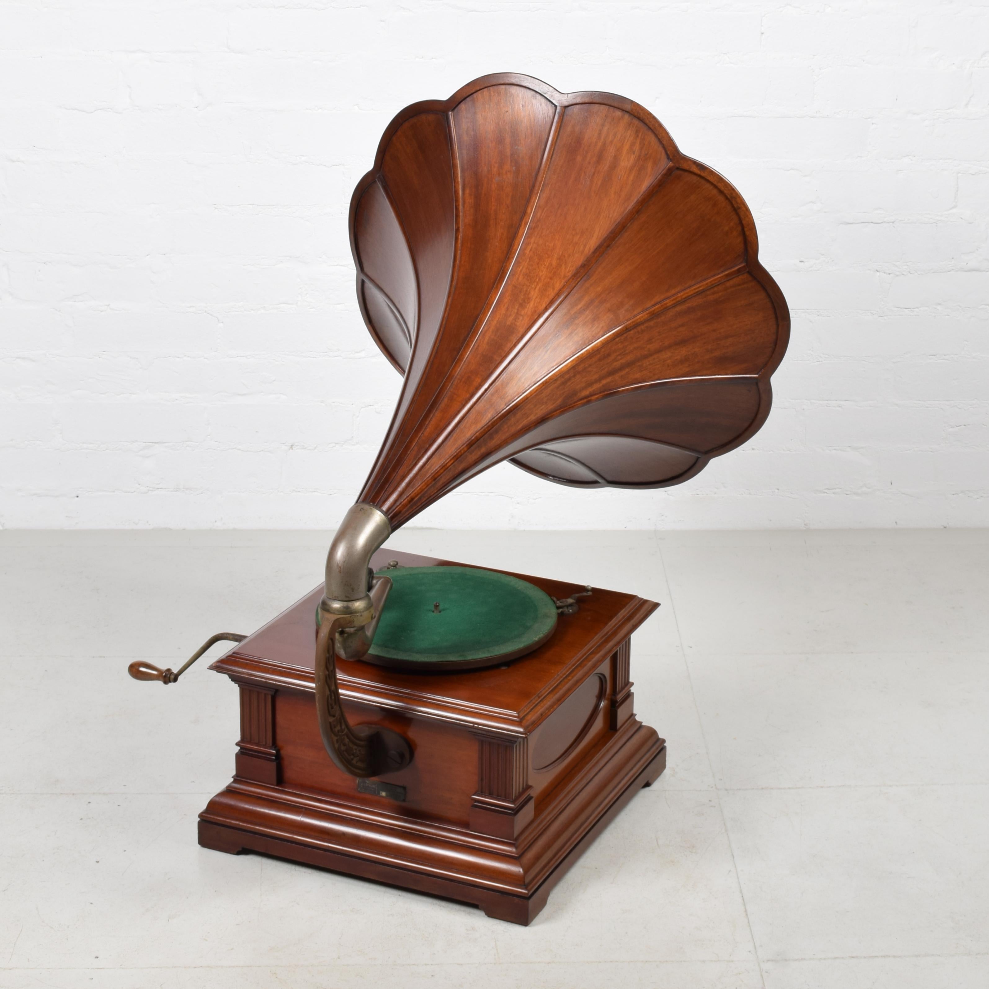 Dulcephone horn gramophone c. 1910. Wooden horn, large, magnificent ...