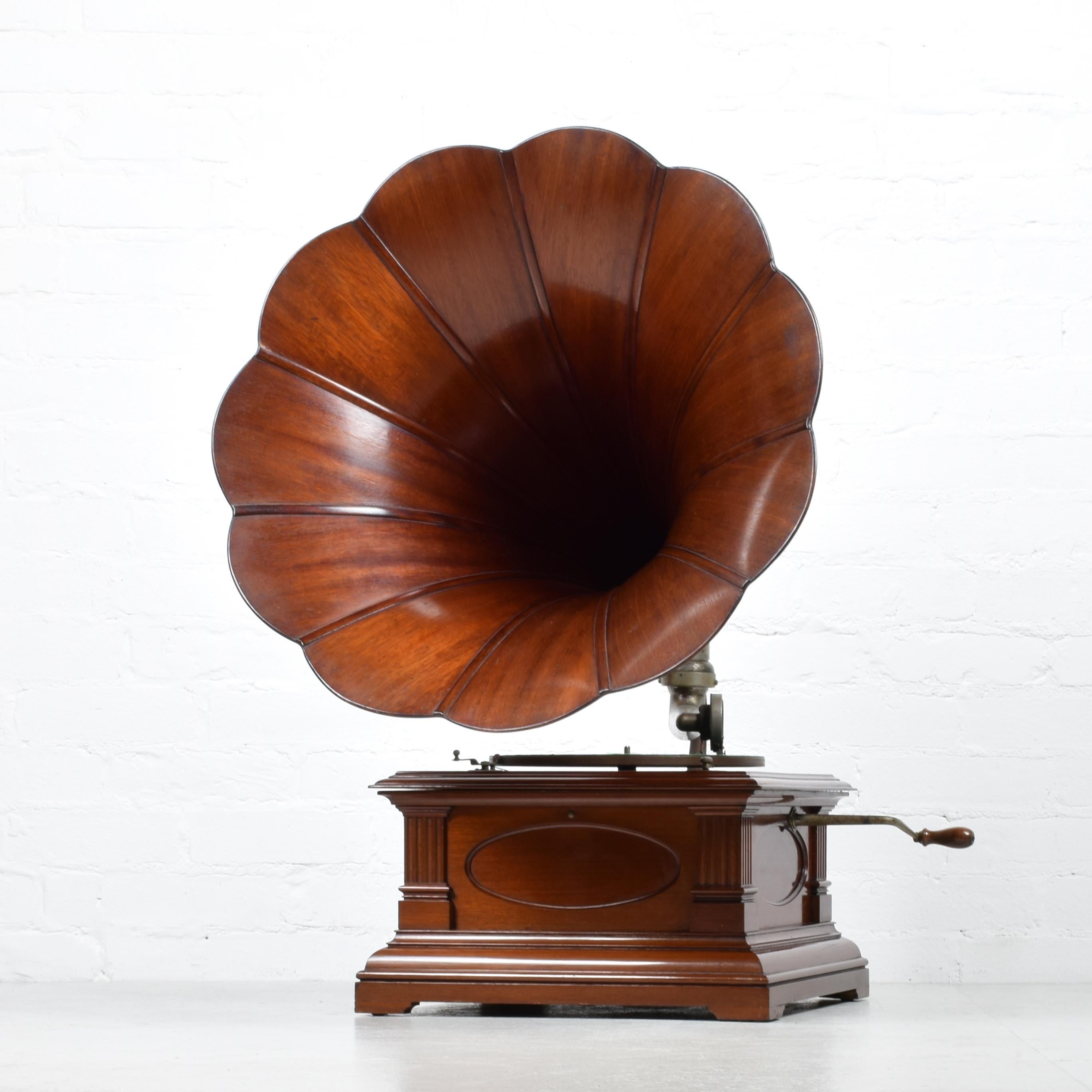 Dulcephone horn gramophone c. 1910. Wooden horn, large, magnificent ...