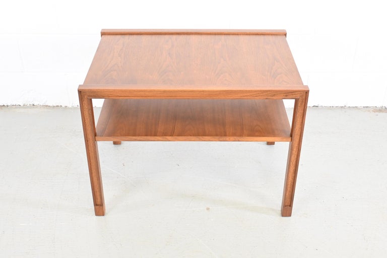 Dunbar Furniture Mid-Century Modern Walnut End Table For Sale at 1stDibs