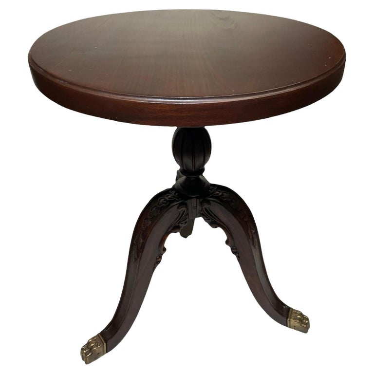 Duncan Phyfe Style Carved Wood Round Side Table For Sale at 1stDibs