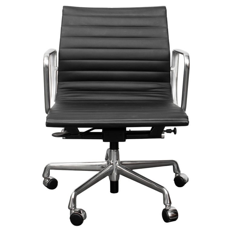 Eames Aluminum Group Chair "Management" at 1stDibs