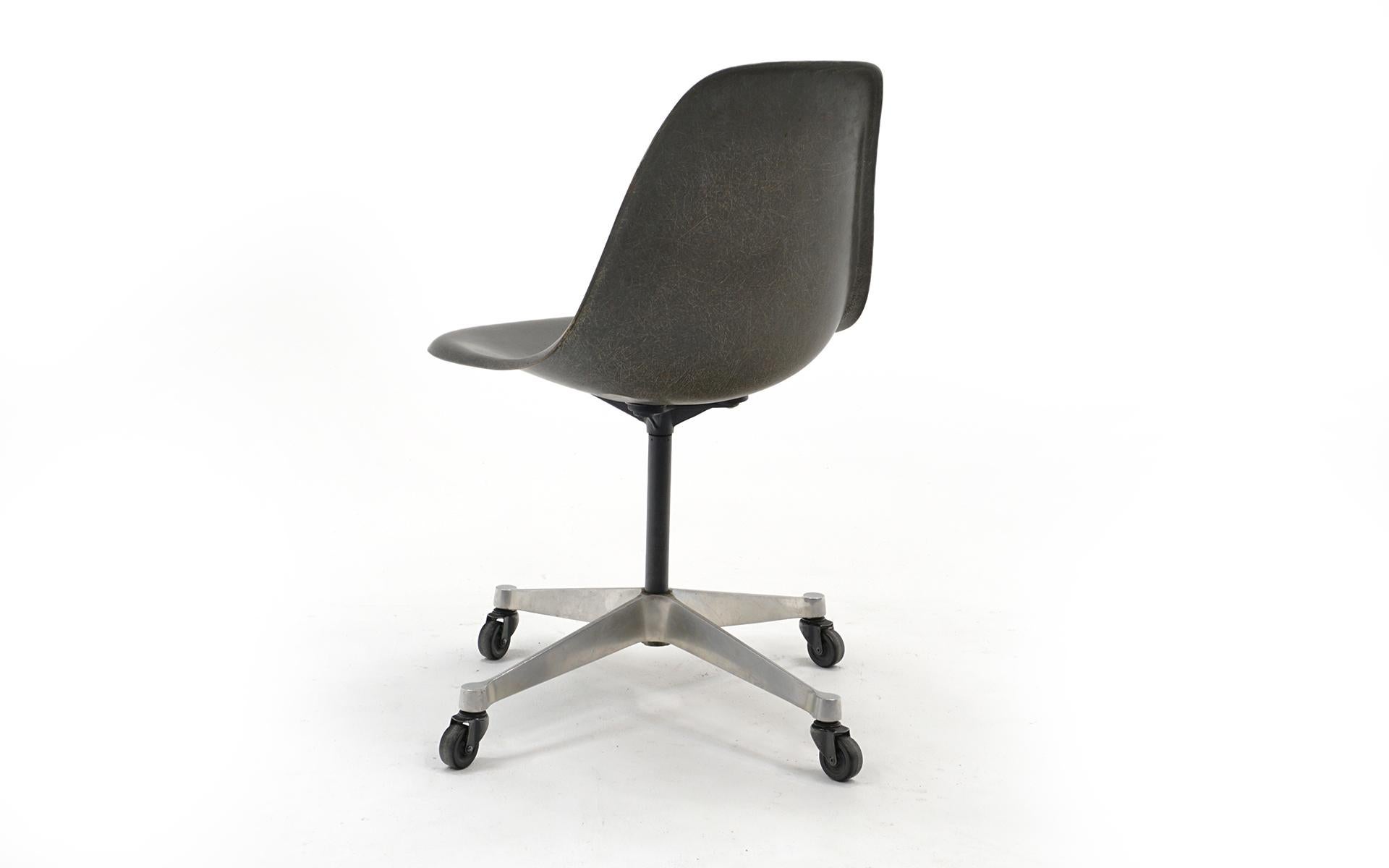 Eames Bucket or Shell Chair in Gray Molded Fiberglass on Aluminum Base ...