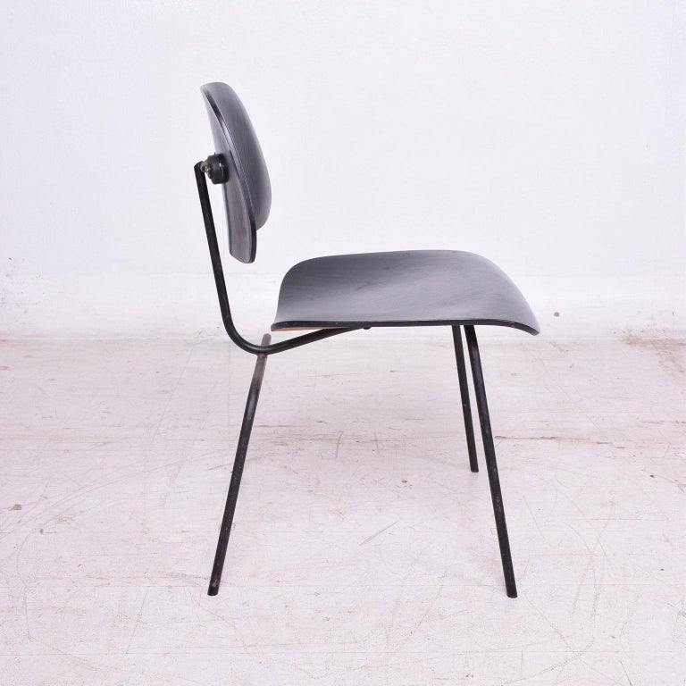 Eames DCM chair in Black, Mid-Century For Sale at 1stDibs