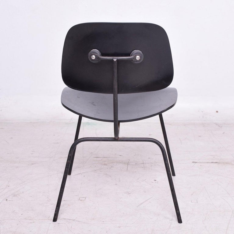 Eames DCM chair in Black, Mid-Century For Sale at 1stDibs