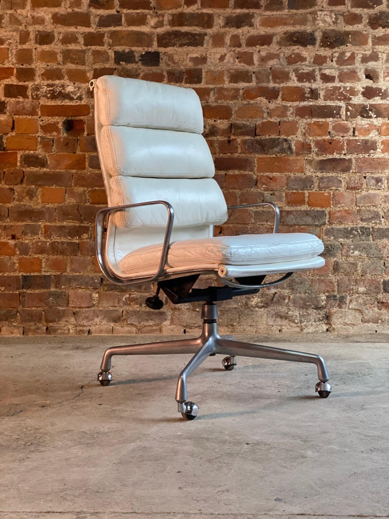Eames EA219 Aluminium Group Soft Pad Executive Chair by Interform ...