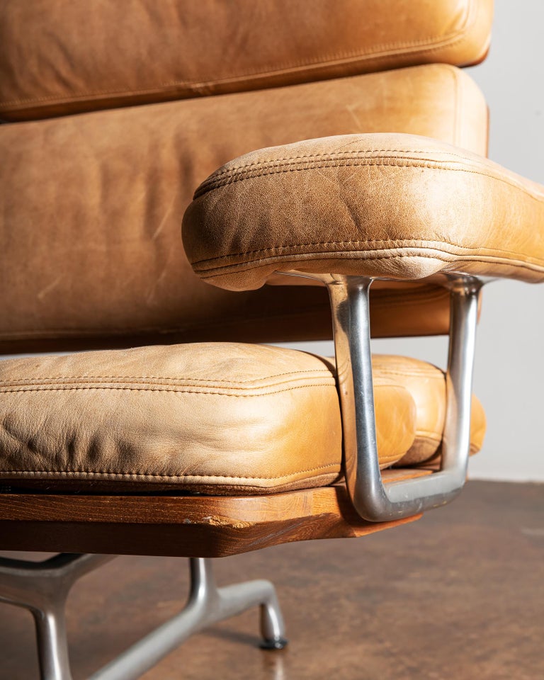 Eames ES 108 Sofa in Gorgeous Carmel Patinated Leather and Walnut ...