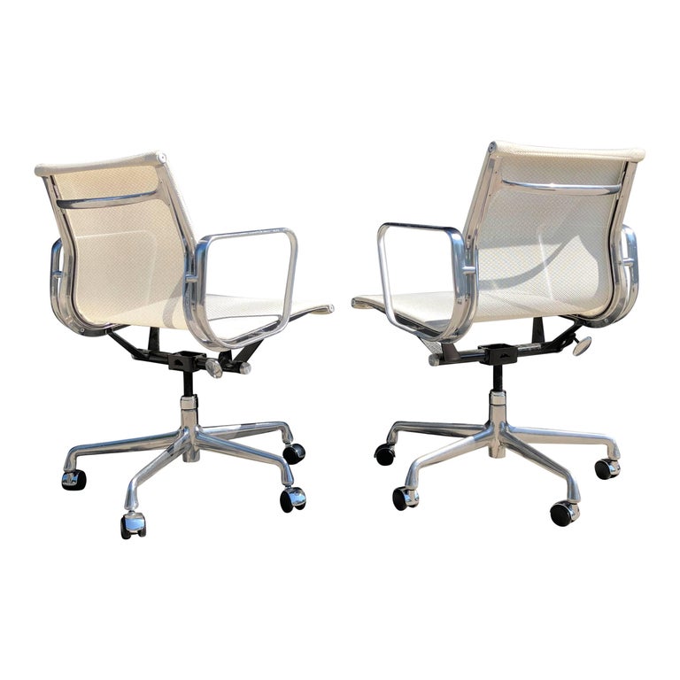 Eames for Herman Miller Aluminium Group Chairs in Mesh For Sale at 1stDibs