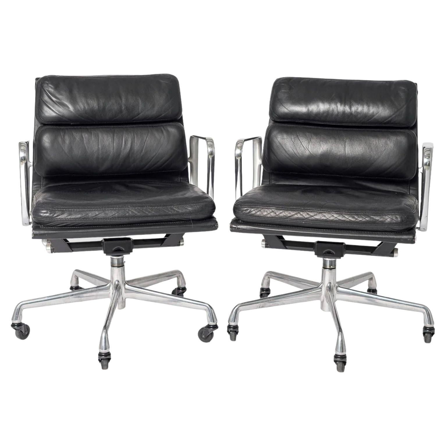 Mid-Century Modern Office Chair in the Style of Herman Miller at 1stDibs